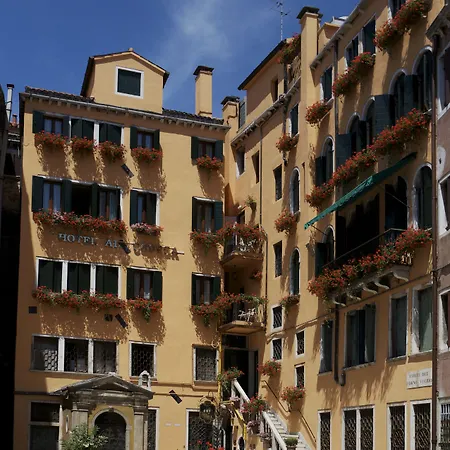 Hotel Dalla Mora Venice | Italy